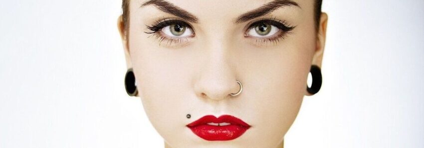 What is the point of a frowny piercing?